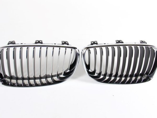 UB0D10211 - E82 / E88 Factory Chrome Grills (USED) BMW 51137166439 / ...