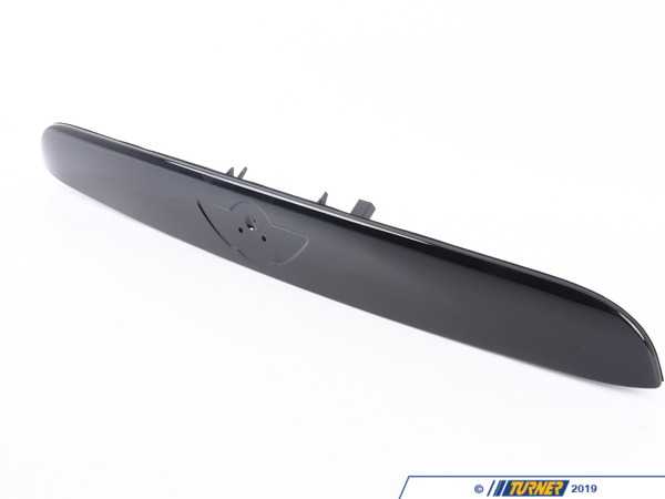 51137362124 - TRUNK LID GRIP WITH KEY BUTT | Turner Motorsport