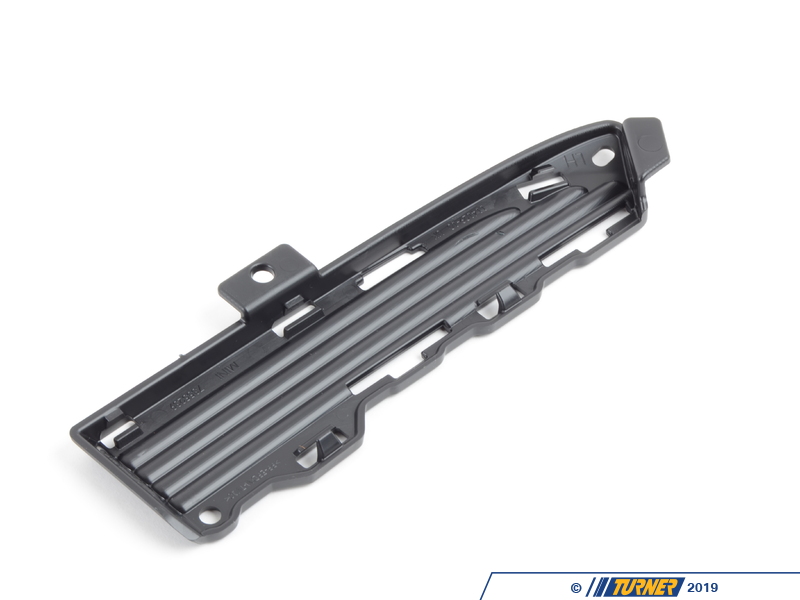 51117355239 - AIR INLET FINISHER, LEFT | Turner Motorsport