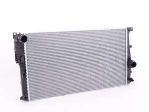17118672104 - Genuine BMW Radiator - Automatic Transmission - F22,F30 ...